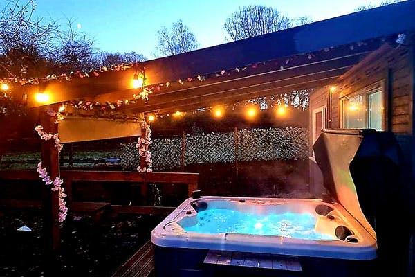 Falkirk hot tub getaway – itison