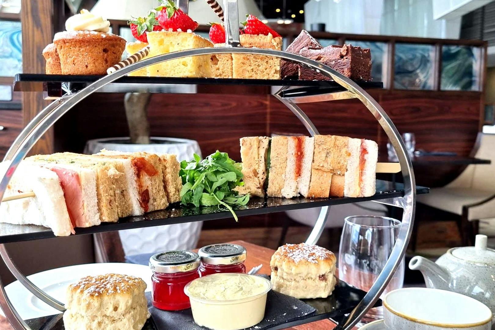 Afternoon tea, 4* Crowne Plaza Glasgow – itison
