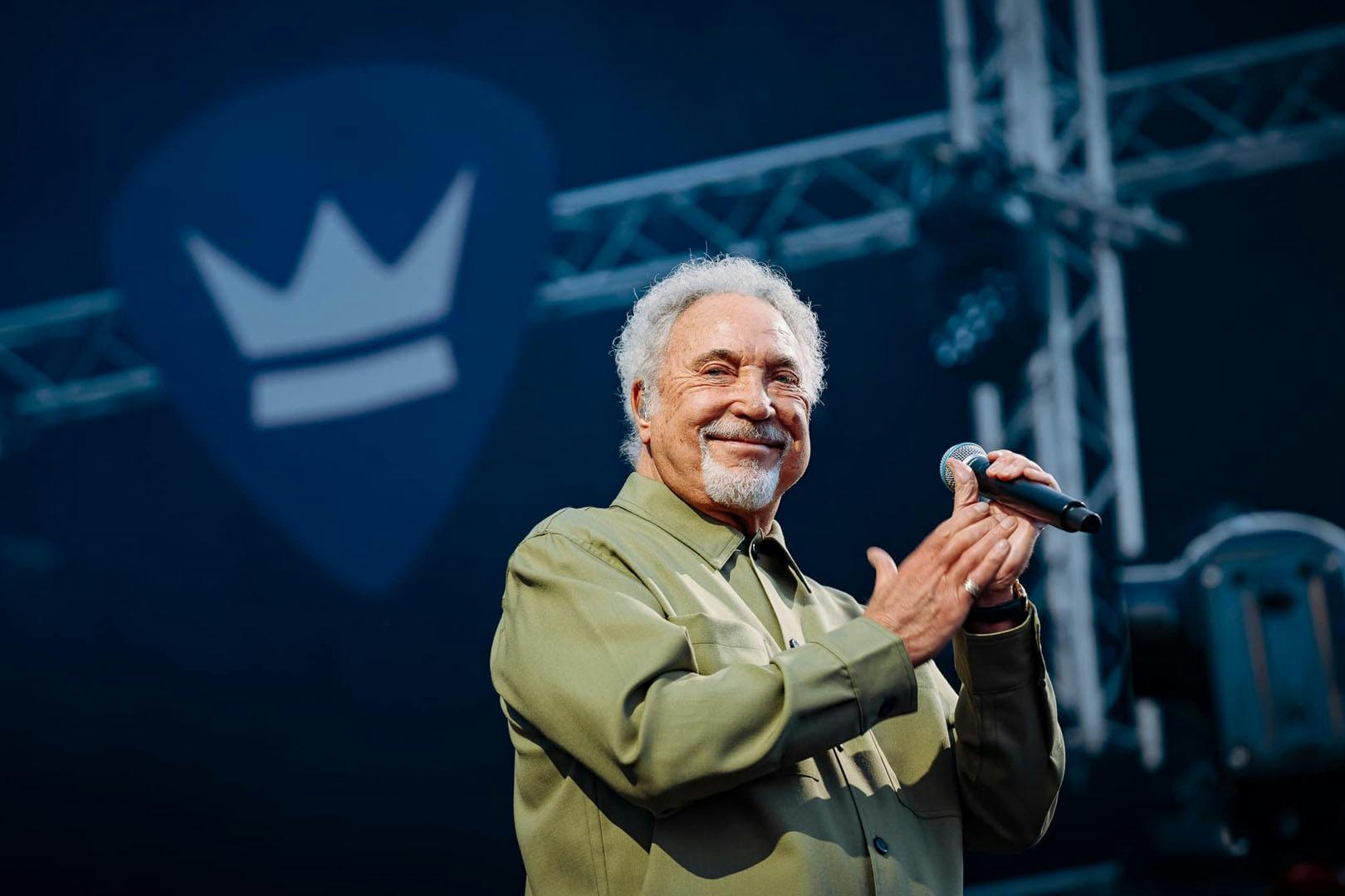 Tom Jones live at Slessor Gardens – itison